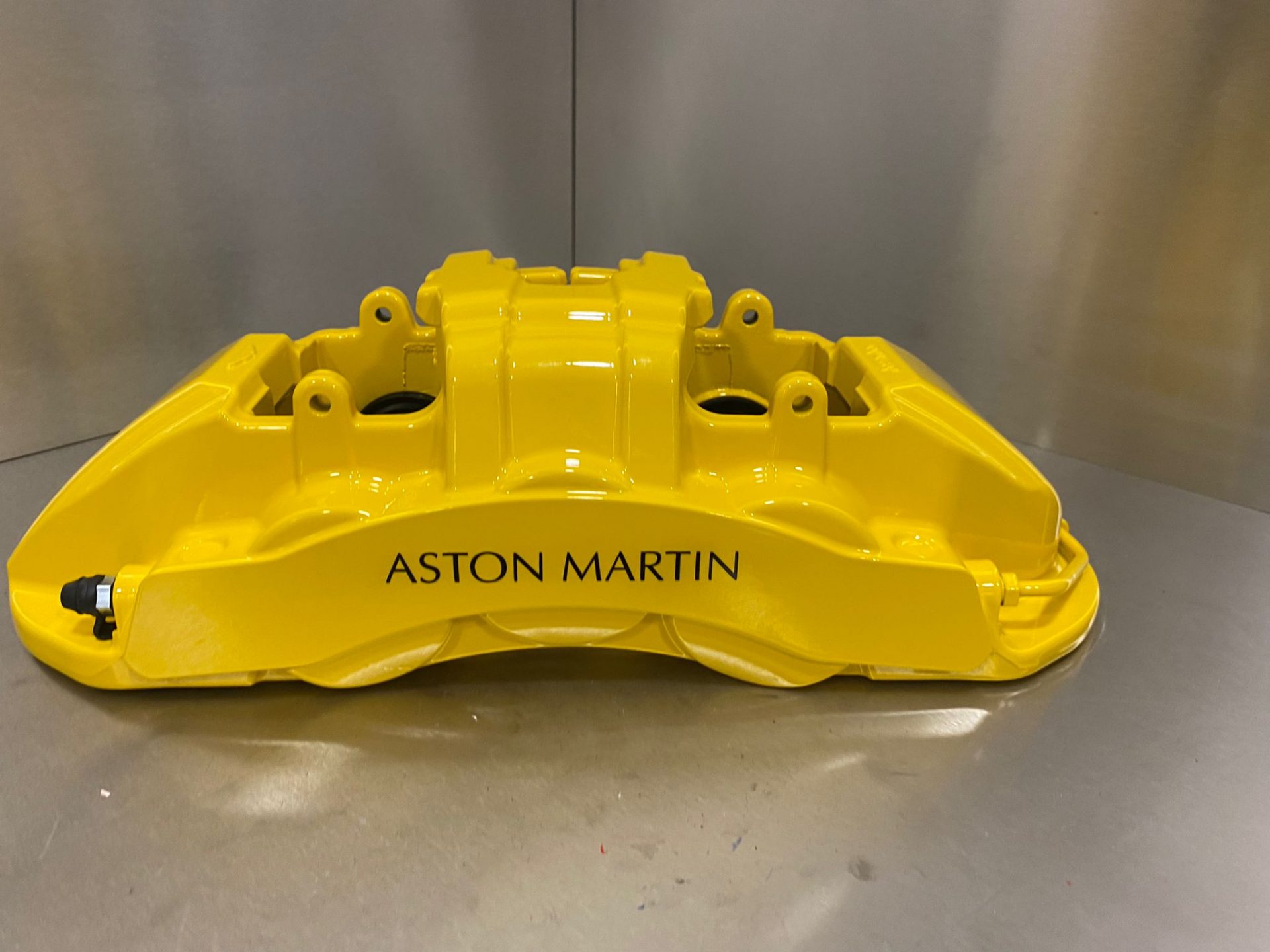 Aston Martin DBX Brake Calipers Painted i001127 | Professional Brake ...