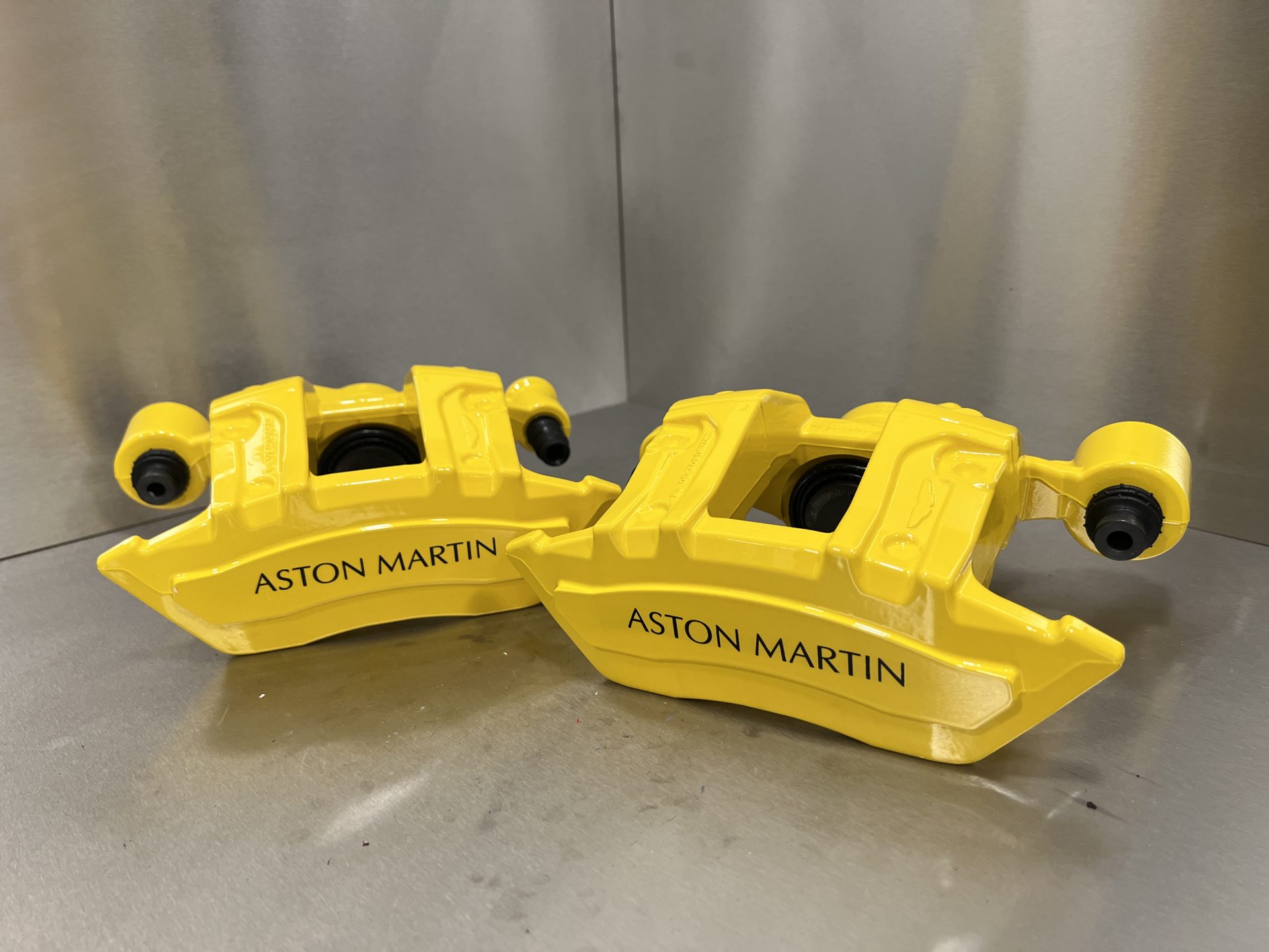 Aston Martin DBX Brake Calipers Painted i001127 | Professional Brake ...