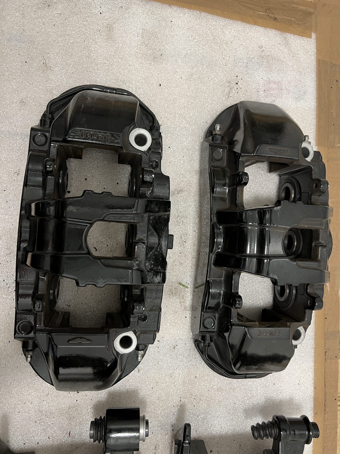 Aston Martin DBX Brake Calipers Painted i001127 | Professional Brake ...